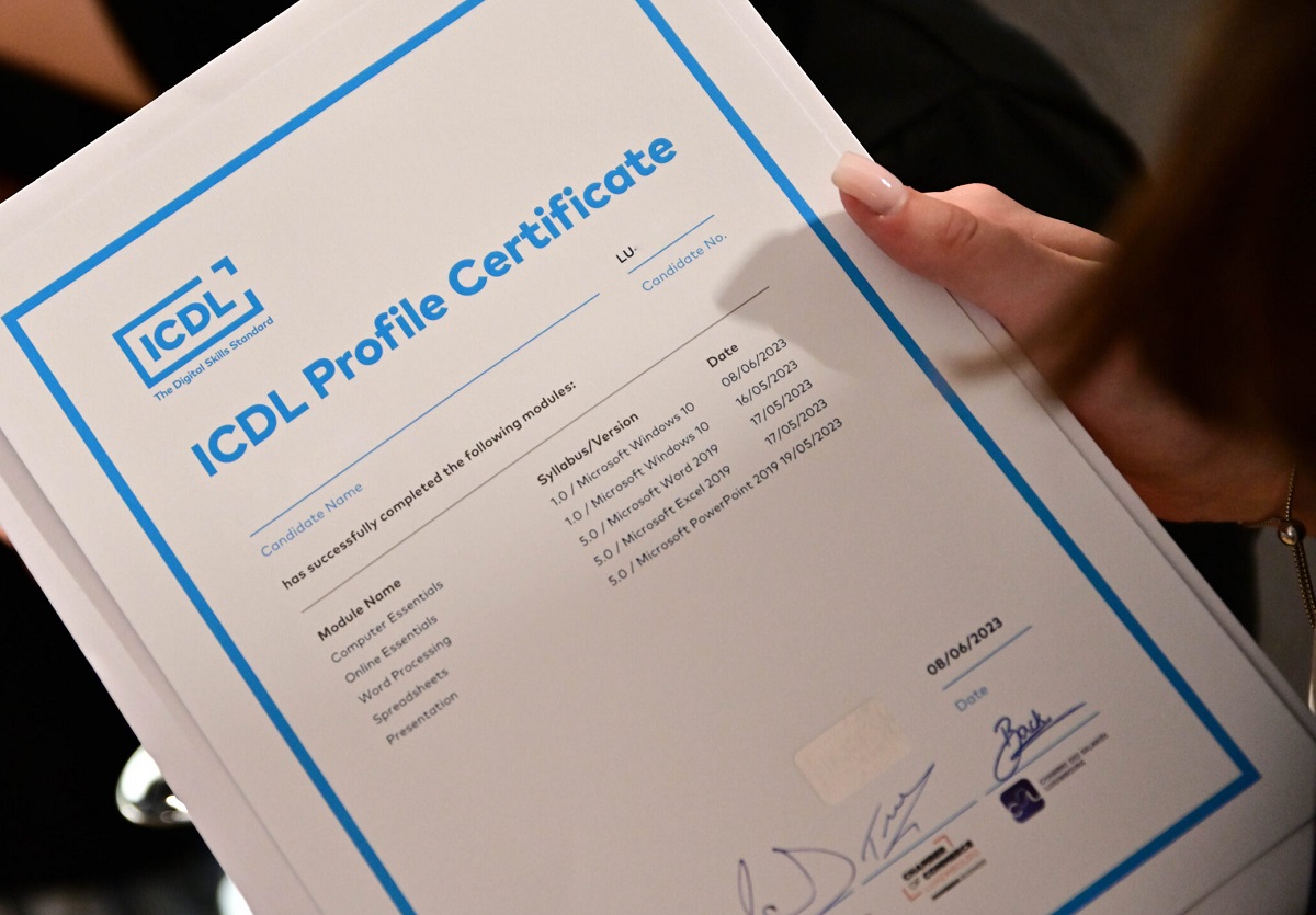 مدرک icdl چیست؛ کاربرد و بهترین روش دریافت آن - موسسه آموزش عالی خرد